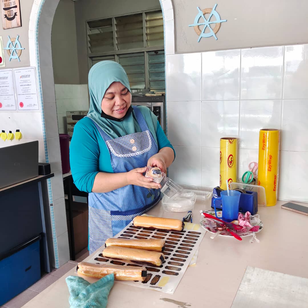 KEUNIKAN AZLEEYA KEK LAPIS SARAWAK – NADI Kampung Penjom, Penjom